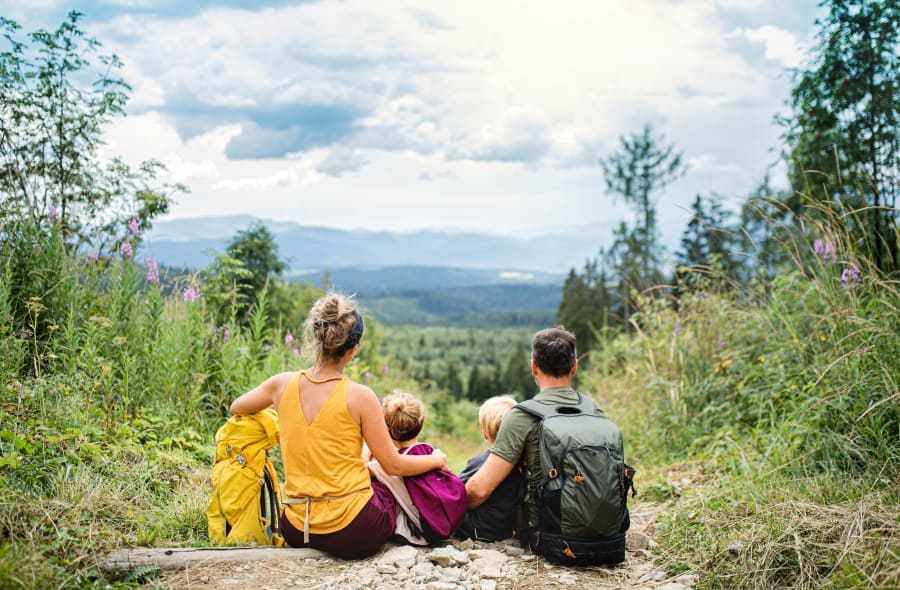9 Reasons to Travel With Your Baby: Benefits of Traveling with Kids ...